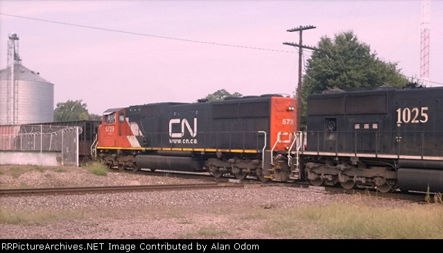 Crossing the IC/UP Diamond